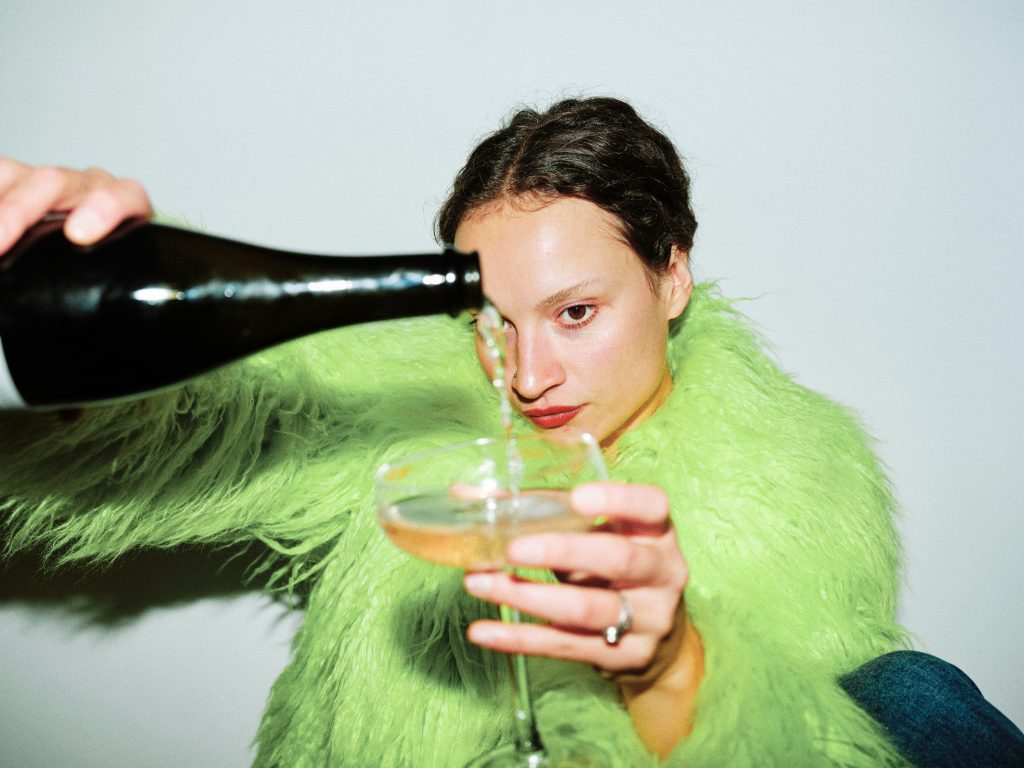 Pourquoi l’alcoolisme des femmes est-il invisible? – Mitsou Magazine